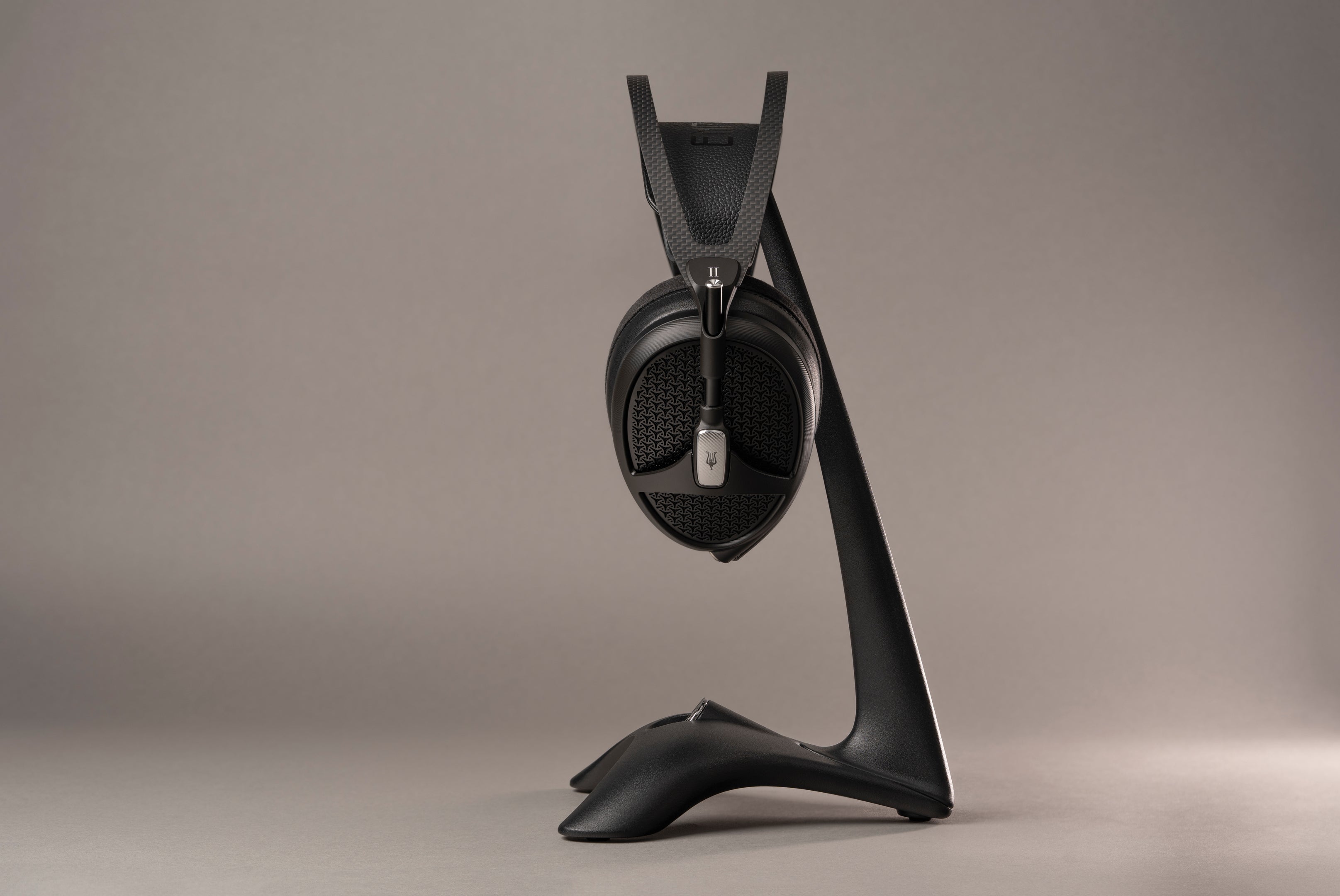 Meze Manta Headphone Stand Black – Sallingboe Audio